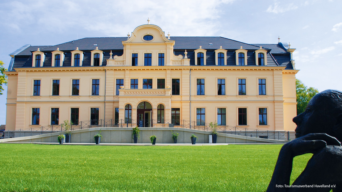 Schloss Ribbeck mit traumhaftem Birnengarten - Ihr Landbäcker Online ...